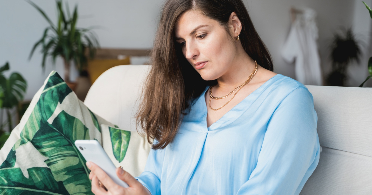 Laura (43): ‘Ik kreeg een appje van de klassenouder over mijn kind en ...